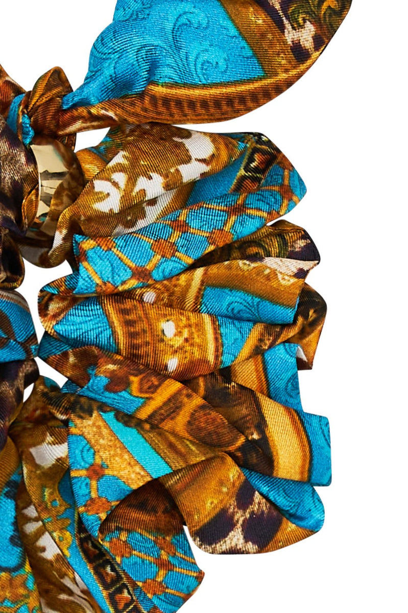 SCRUNCHIE WITH HARDWEAR DRIPPING IN DECADENCE – CAMILLA