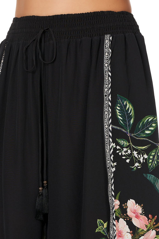 CURVED HEM PANT RAISED WITH WOLVES – CAMILLA