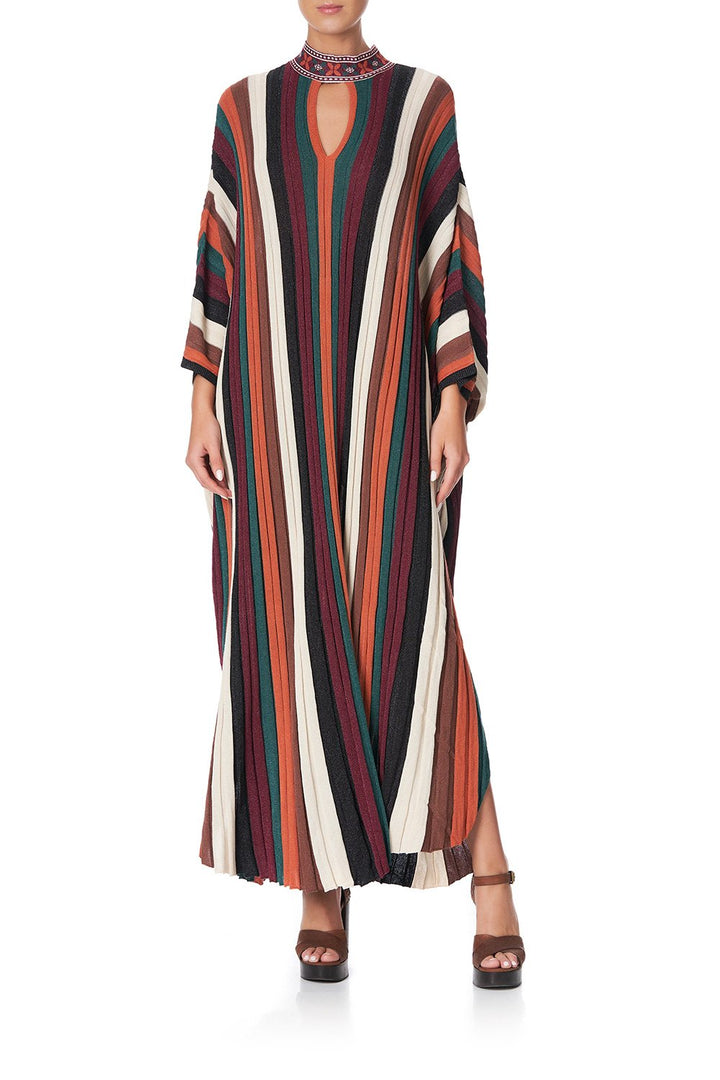 ROUND HEM KNITTED KAFTAN WITHNECKBAND PAVED IN PAISLEY – CAMILLA