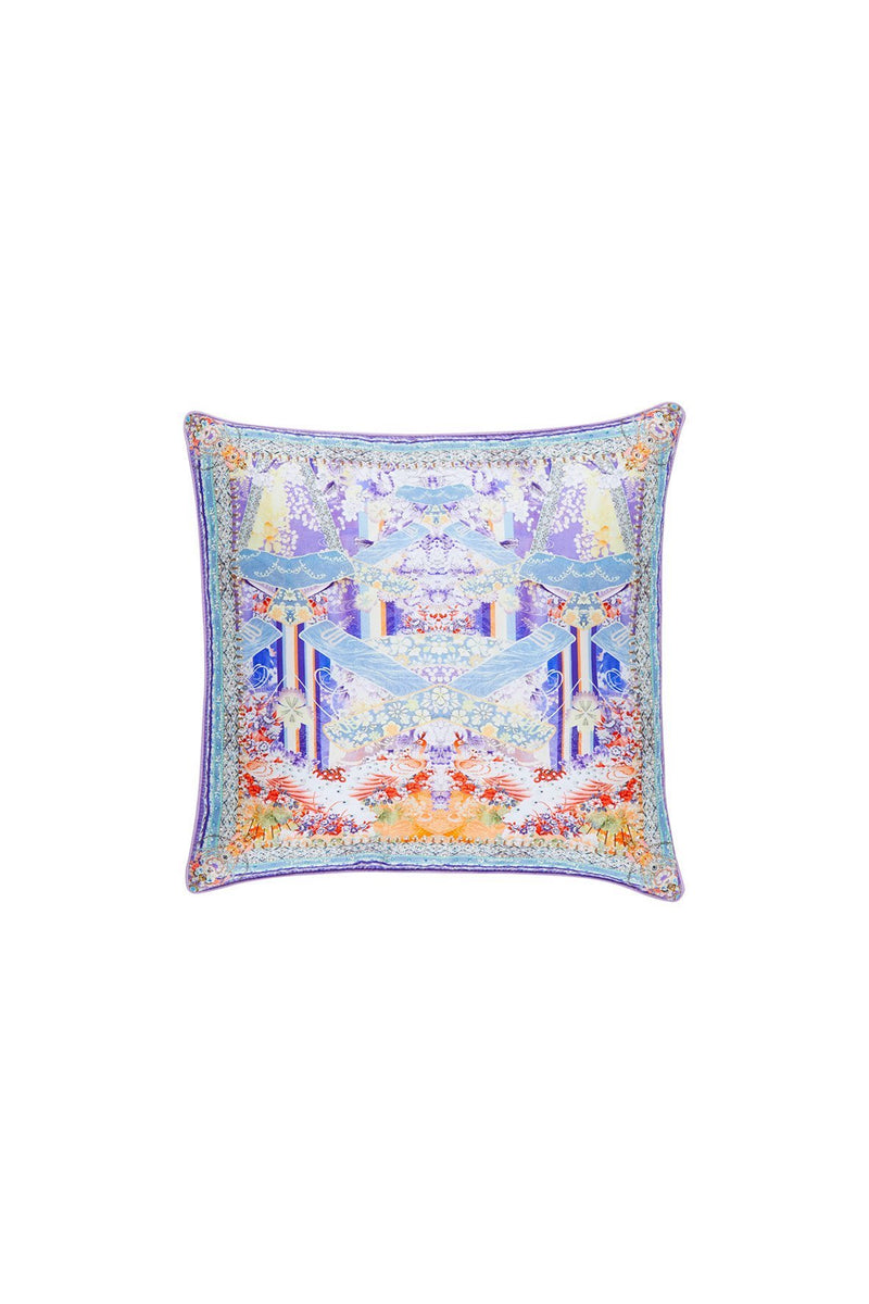 SMALL SQUARE CUSHION GIRL IN THE KIMONO – CAMILLA