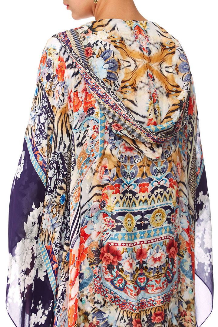 OVERSIZED ROBE THE LONELY WILD – CAMILLA