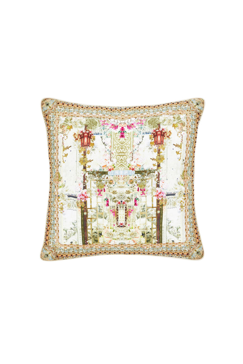 SMALL SQUARE CUSHION GIRL IN THE GARDEN – CAMILLA